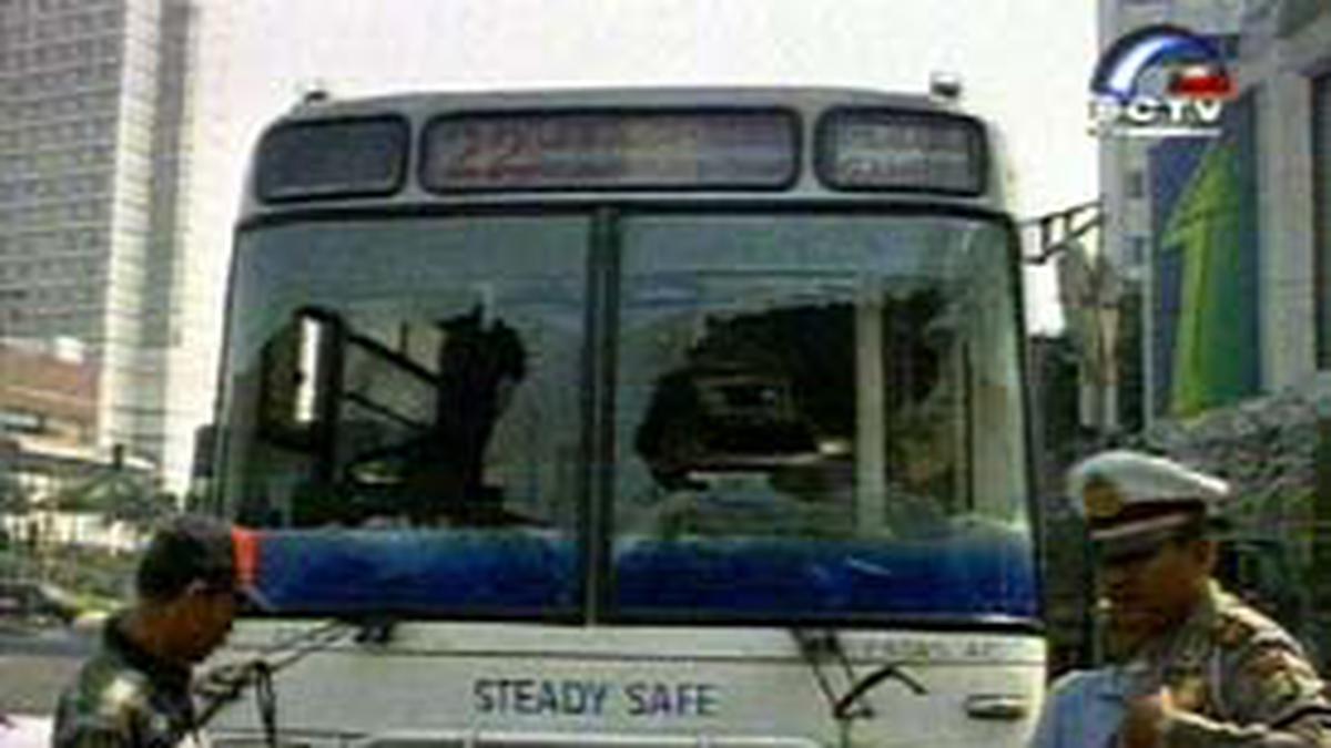 Menabrak Ojek, Bus Steady Safe Diamuk Massa - News Liputan6.com