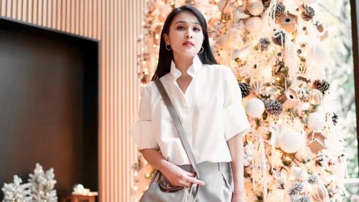 Temani Suami Main Golf, Sandra Dewi Digigit Tomcat