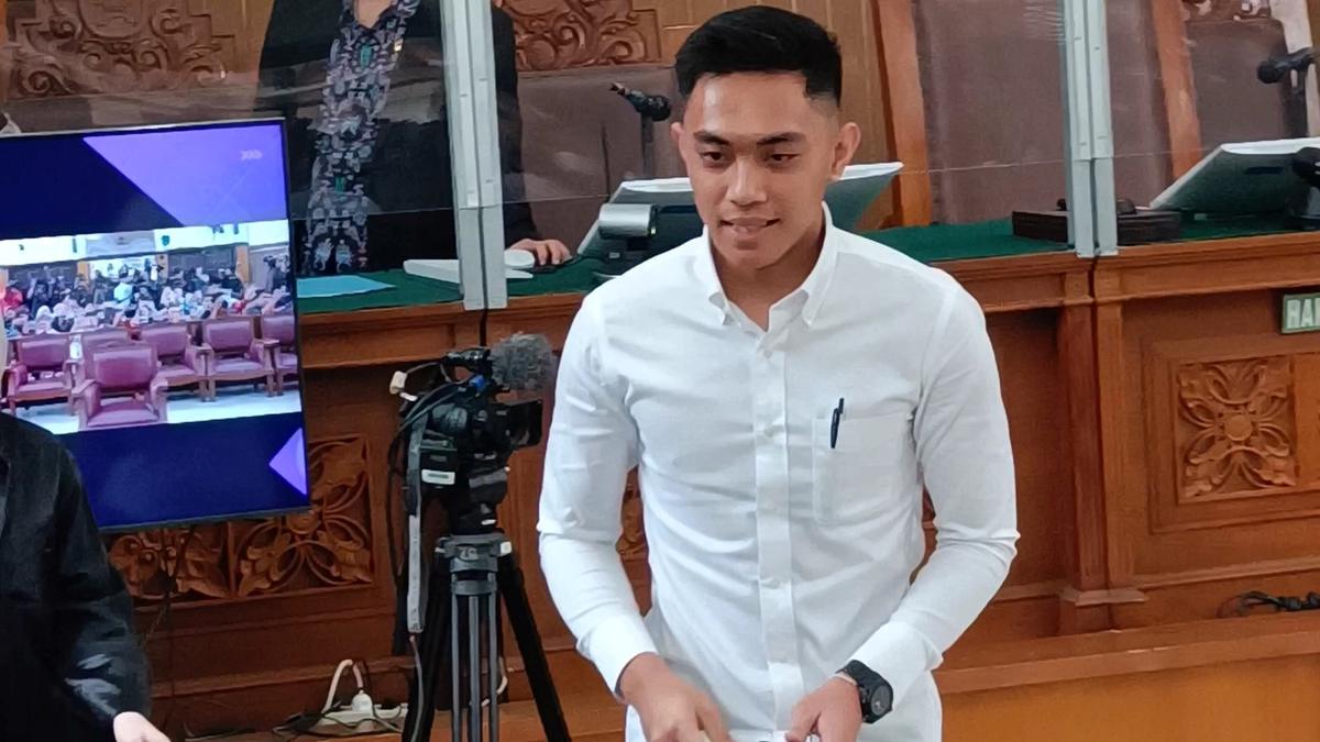 Senyum Tipis Mario Dandy Usai Divonis 12 Tahun Penjara Karena Aniaya David Ozora - Surabaya ...