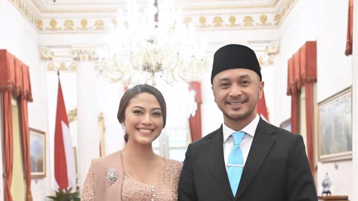 Inspirasi Gaya Cynthia Ganesha yang Setia Menemani Giring, dari ...