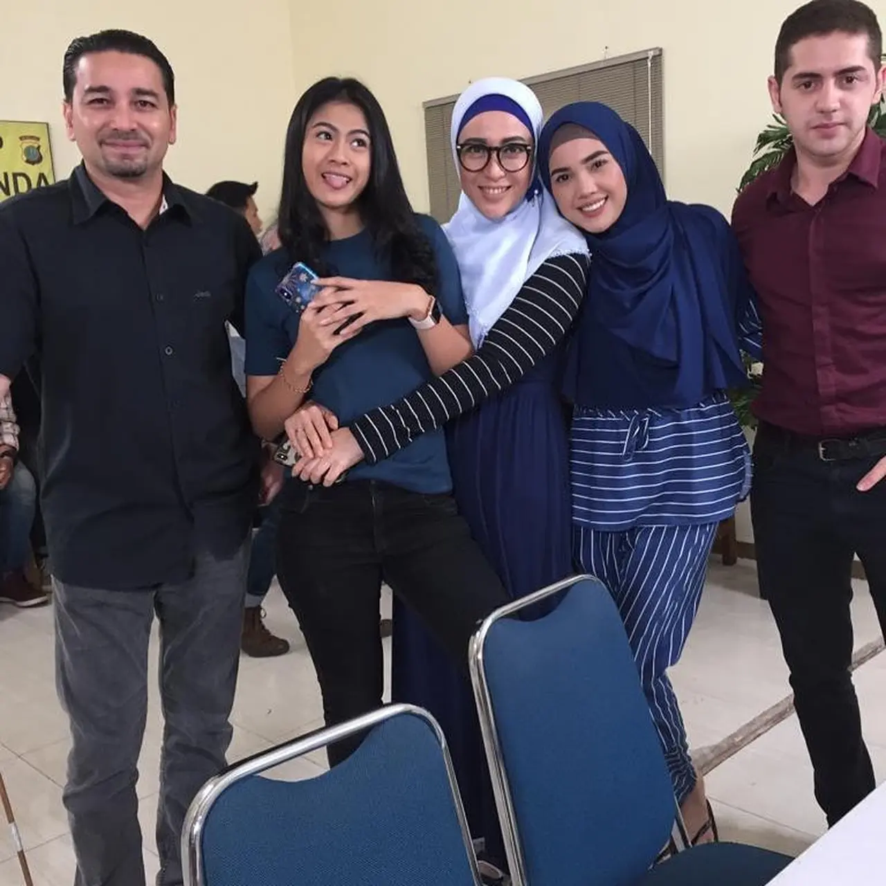 6 Potret Terbaru Devi Permatasari, Awet Muda di Usia 46 Tahun - Hot ...