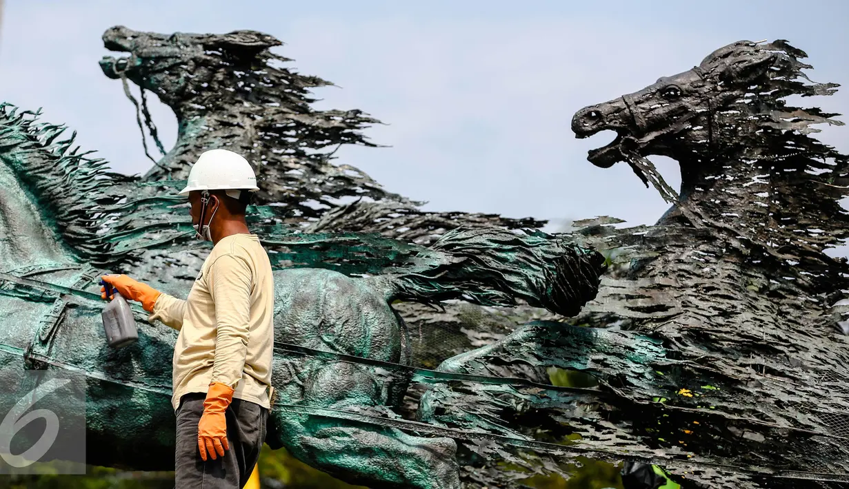 Jelang HUT Kemerdekaan, Patung Kuda Arjuna Wijaya Dipercantik - Foto ...