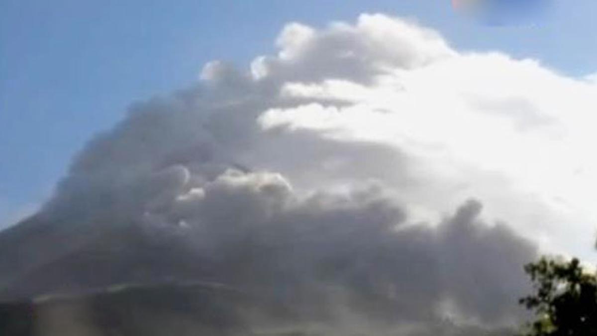 Gunung Karangetang Kembali Embuskan Awan Panas - News Liputan6.com