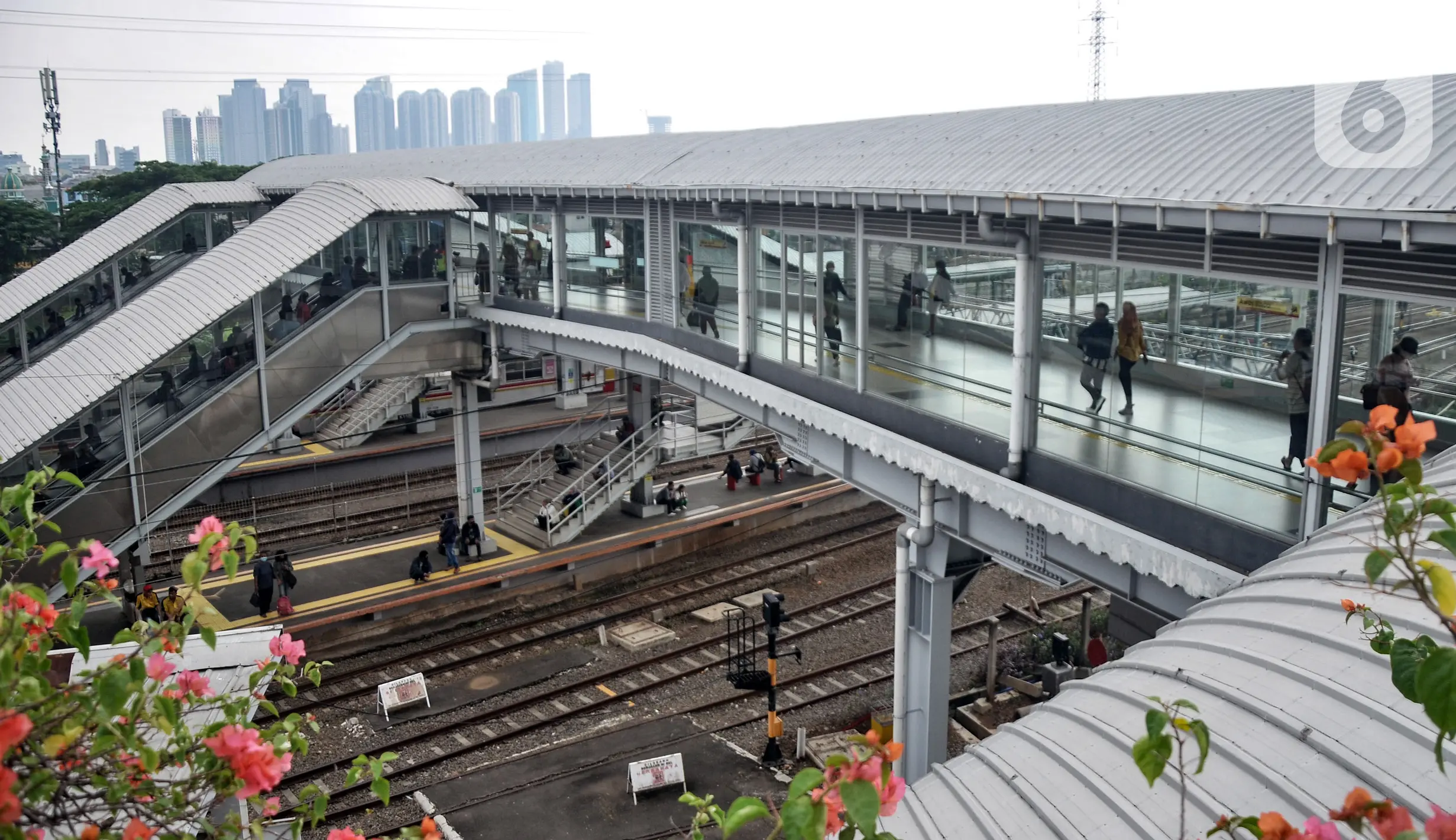 Proyek Perluasan Stasiun Tanah Abang Resmi Dimulai - Foto Liputan6.com