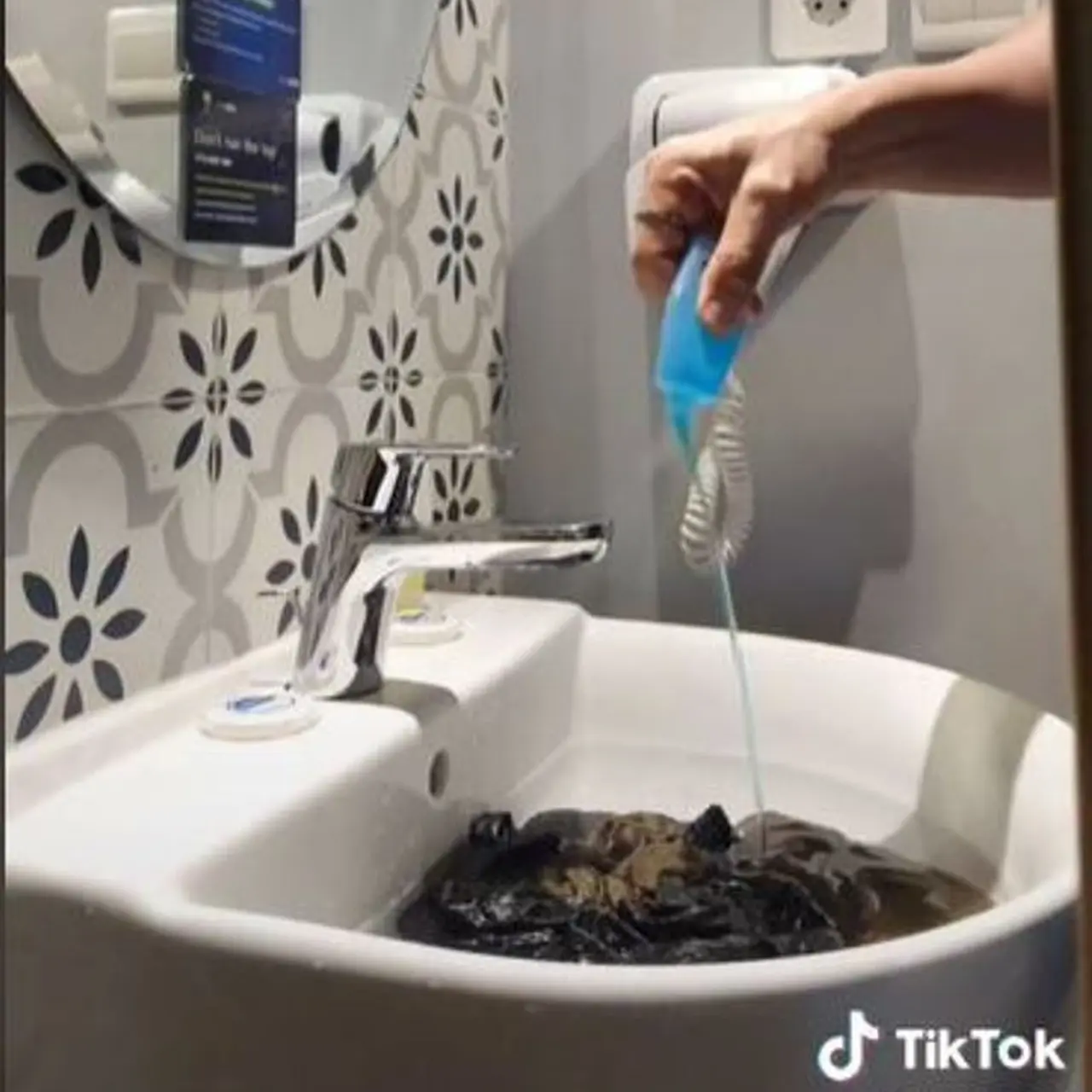 Pria Bagikan Tips Menghemat Biaya Laundry Saat Liburan - Lifestyle ...