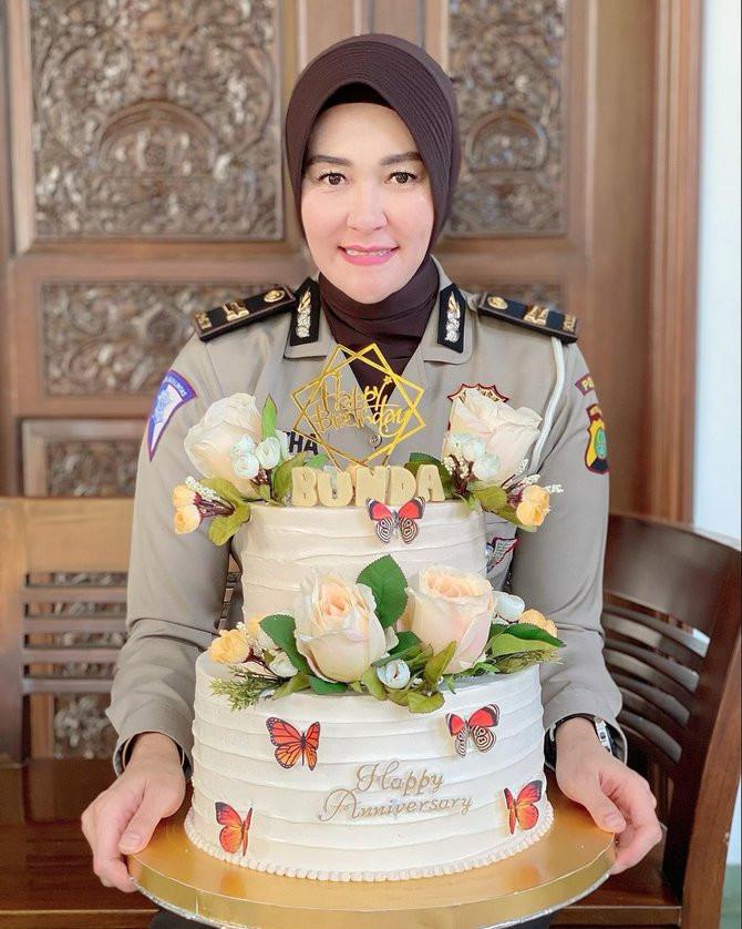 Potret Polwan Viral Gara-gara Atraksi di Atas Moge, Kini Jadi Istri Pejabat dan Selebgram ...