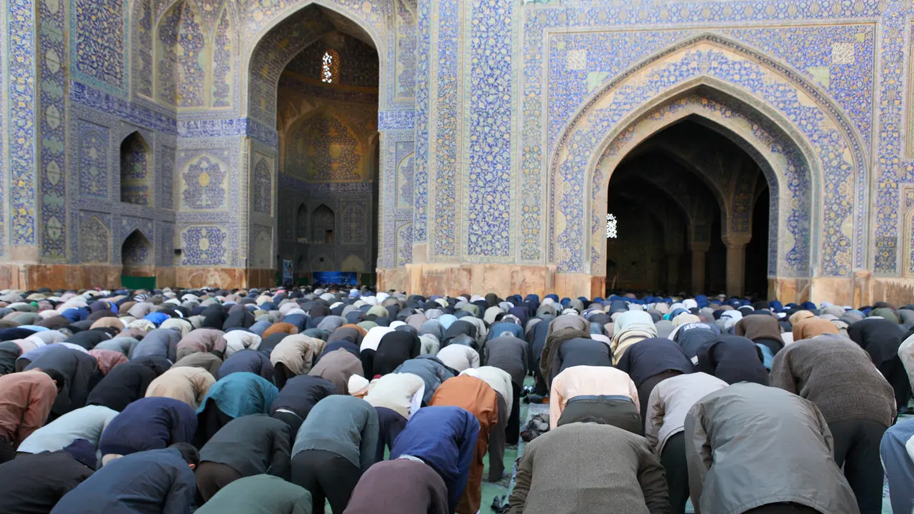 Mengenal 4 Mazhab dalam Islam yang Menjadi Rujukan Hukum Fiqih, Ini ...