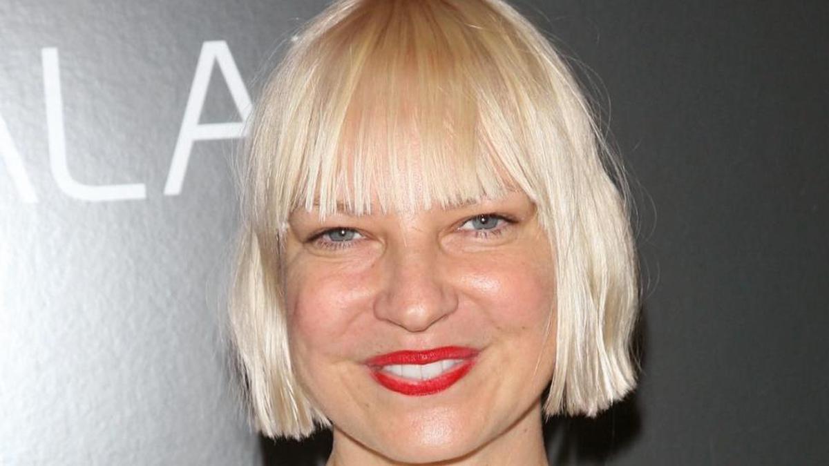 Lirik Lagu Sia 'Chandelier' - Entertainment Fimela.com