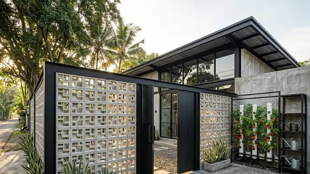 6 Model Pagar Roster dan Besi yang Menjaga Privasi Rumah Pinggir Jalan ...