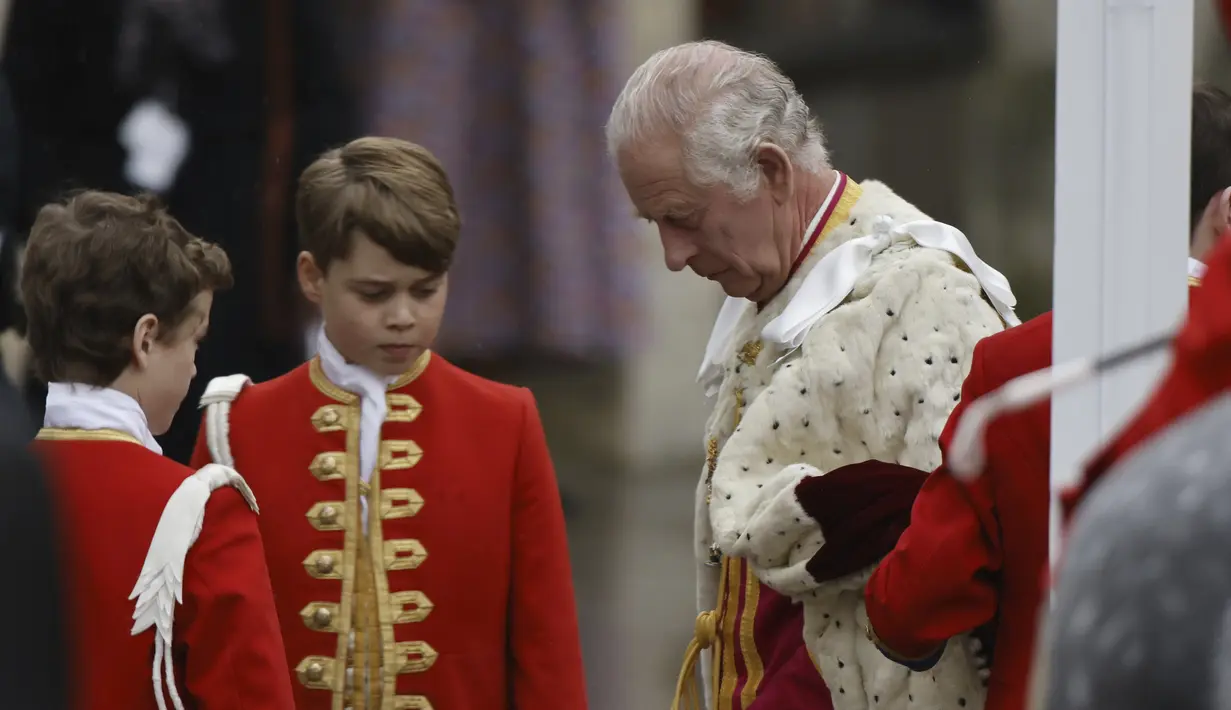 Tampannya Pangeran George Jadi Pendamping Raja Charles III di Upacara ...