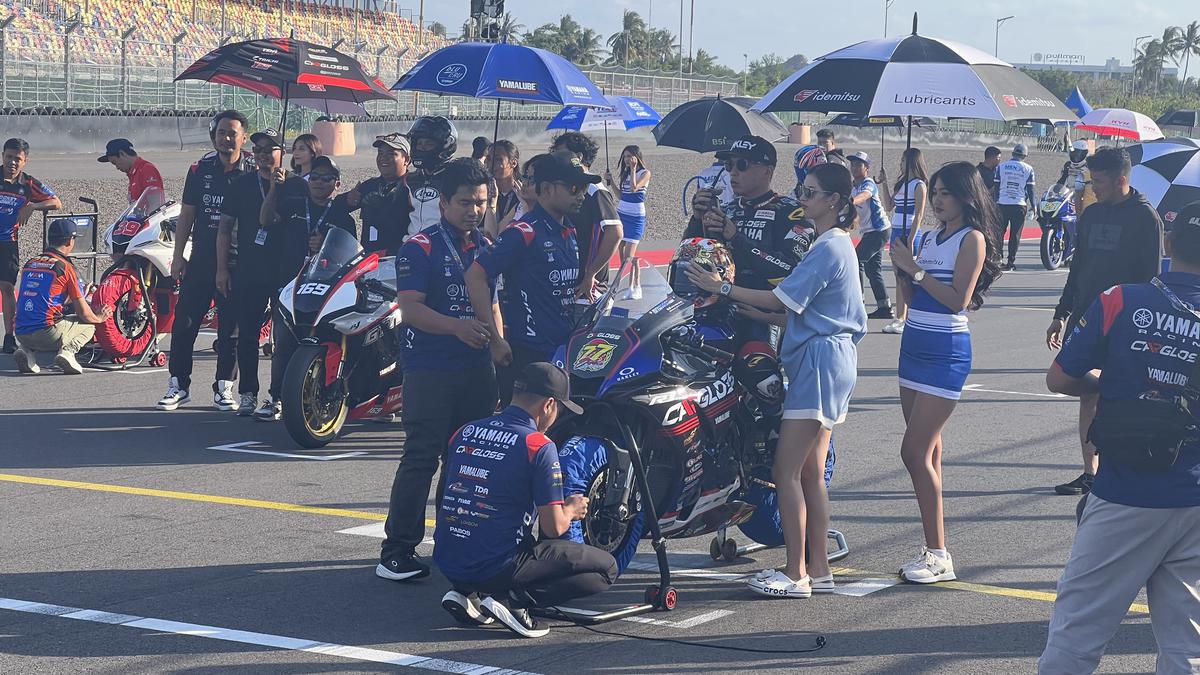 Suka Duka Umbrella Girl di Dunia Balap: Bayaran Menggiurkan tetapi Acap Kali Dipandang Sebelah ...