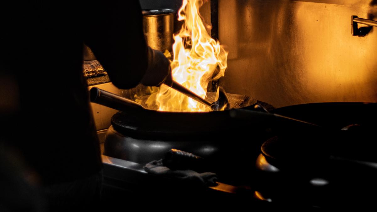 Pertolongan Pertama yang Harus Kalian Ketahui Saat Terkena Minyak Panas