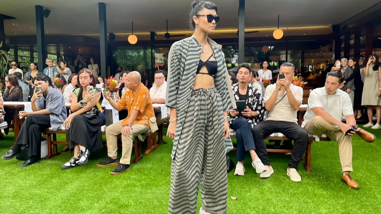 Bai Soemarlono Luncurkan Koleksi Tenun Ikat Motif Galaran Buatan Tangan ...