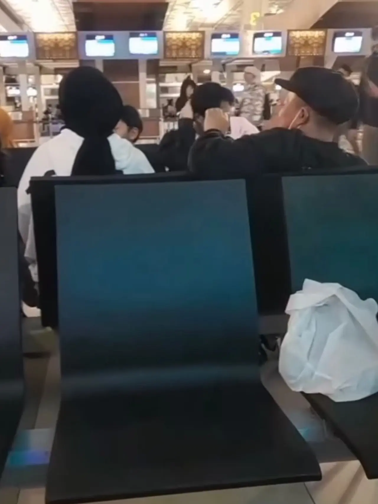 Sule Liburan Bersama Keluarga ke Eropa, Santyka Fauziah Temani Mahalini dan Keempat Anak Sule di ...