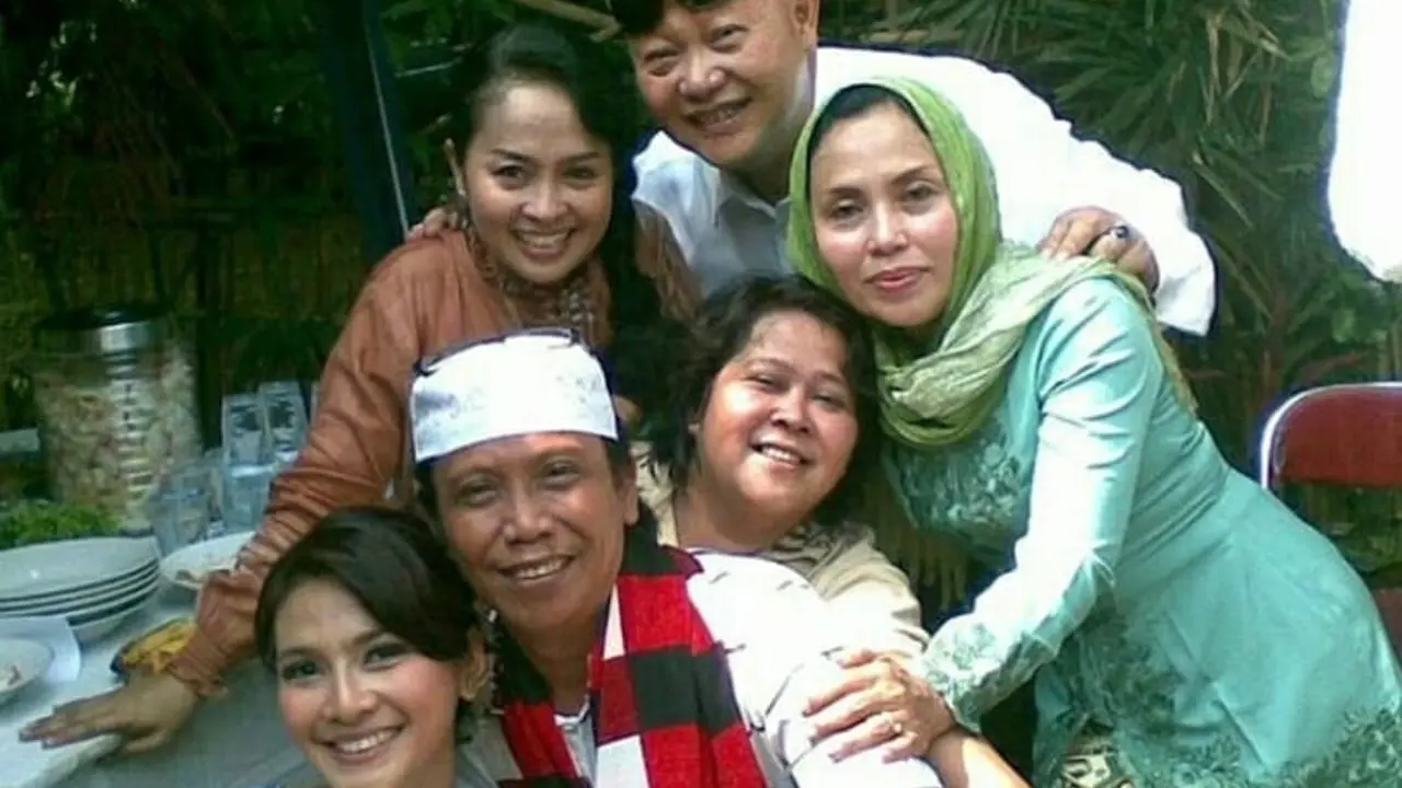 Meninggal Dunia, Ini 6 Potret Lawas Salman Al Farisi 'Koh Ahong' Bareng Pemeran Si Doel - Hot ...