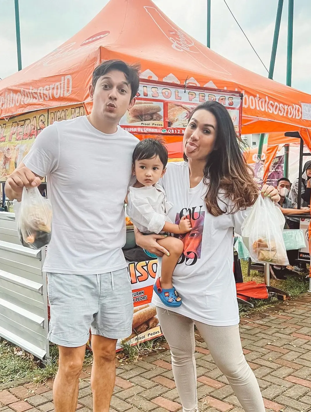 Potret Bahagia Andrew Andika dan Tengku Dewi Putri Enam Tahun Menikah - Photo Fimela.com