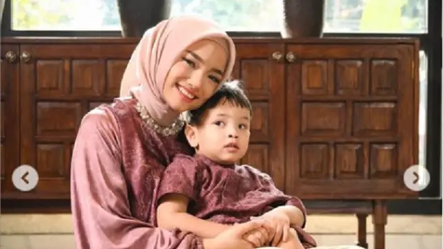 Fuji Auto Menangis Lihat Ada Vanessa Angel dan Bibi Andriansyah Dalam Foto Keluarganya - ShowBiz ...