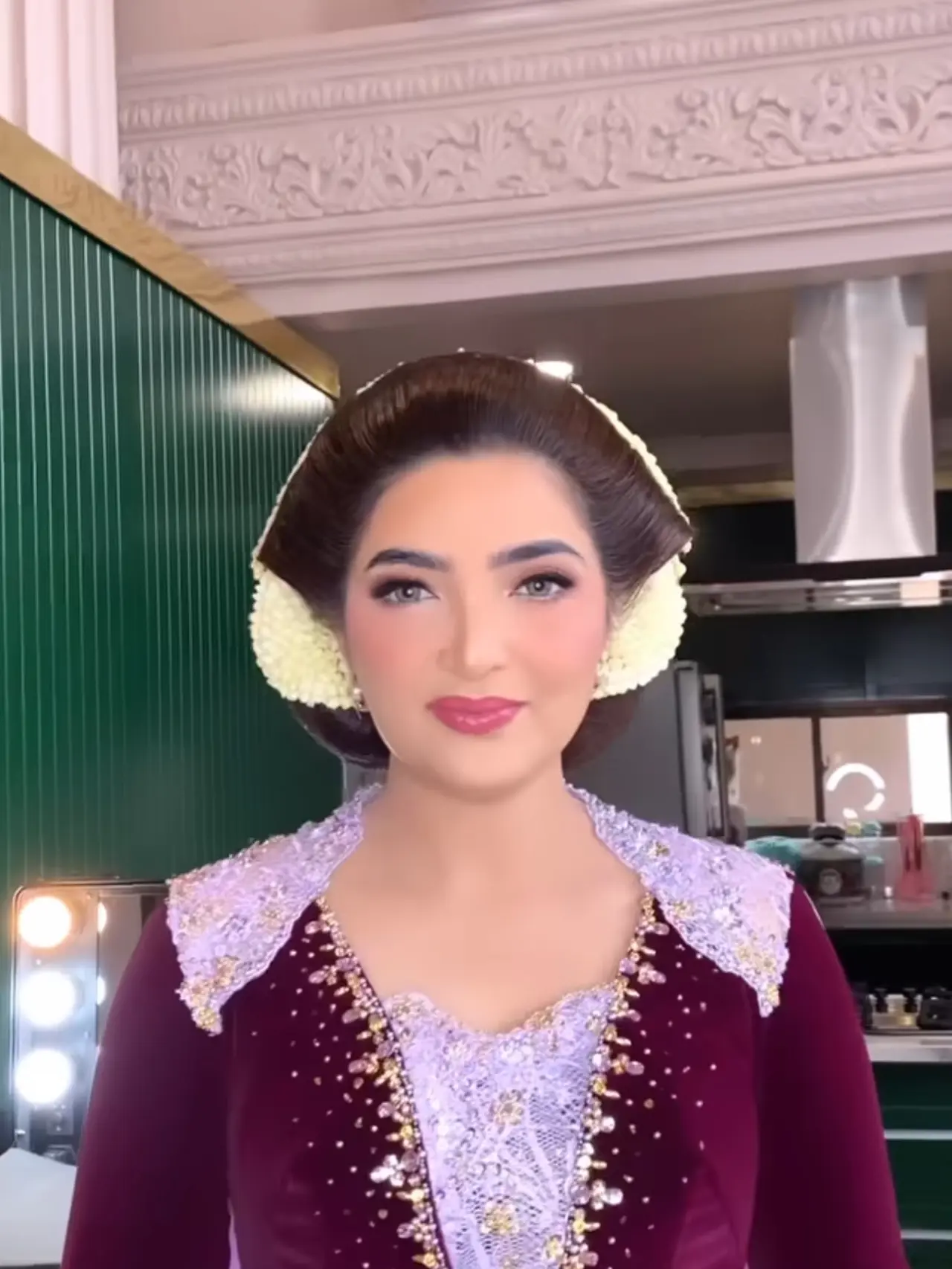 7 Potret Gaya Ashanty di Acara Mitoni Aurel, Netizen: Paling Wow ...