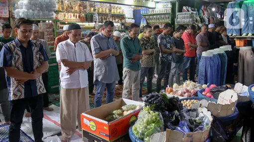 Ramainya Pasar Tanah Abang, Dipenuhi Pengunjung yang Ingin Beli Baju ...