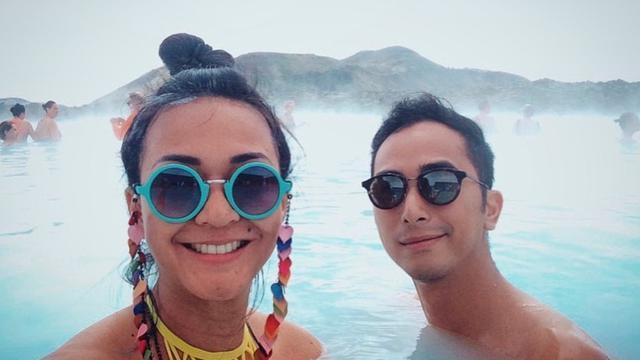 7 Potret Kompak Winky Wiryawan dan Kenes Andari, Jalani 18 Tahun ...