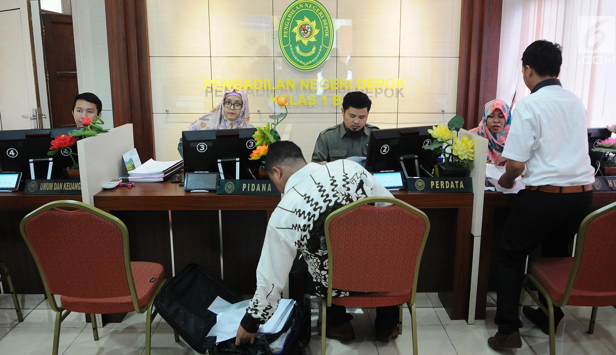 FOTO: Tuntut Ganti Rugi, Korban First Travel Laporkan Gugatan ke PN ...