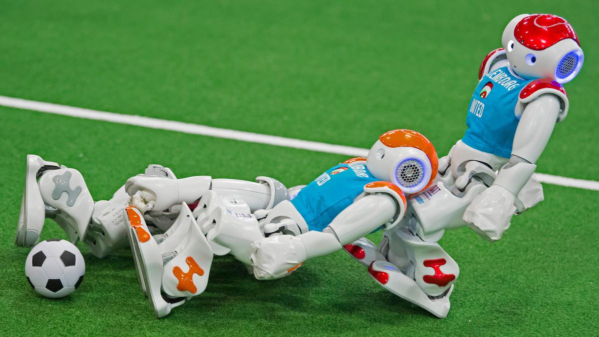 Saat Para Robot Bertanding Sepak Bola - Foto Liputan6.com