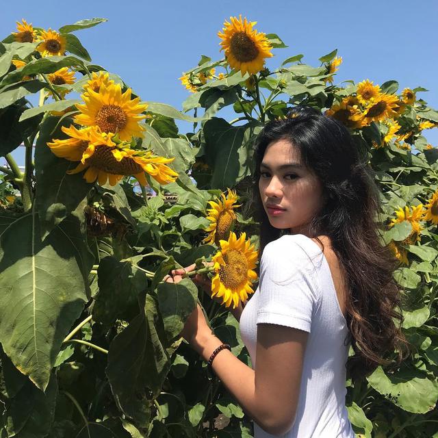 7 Gaya Liburan Amara Sophie Pemain Sinetron Anak Band yang Curi ...