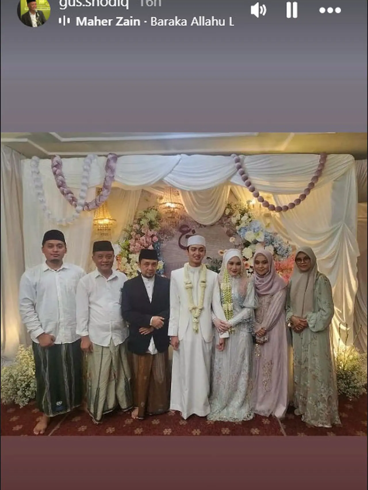 6 Potret Pernikahan Gus Azmi dan Khansa Mariska, Sederhana Penuh Khidmat - ShowBiz Liputan6.com