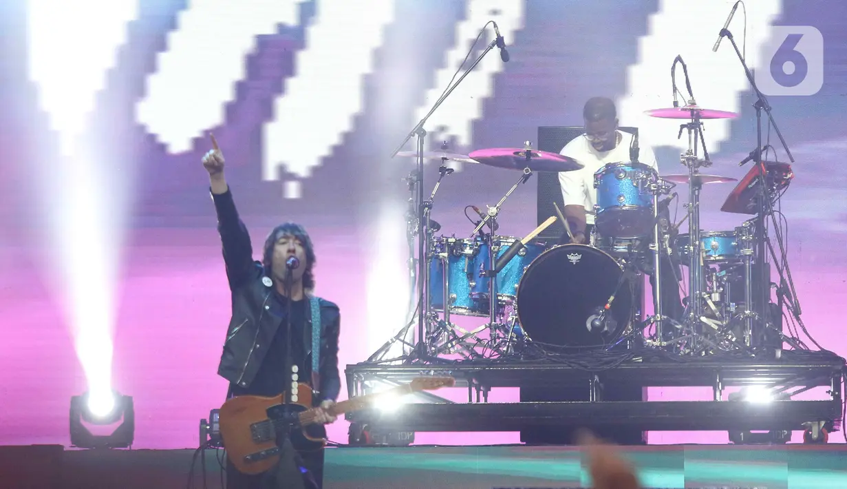 Aksi Panggung Plain White T's di Soundrenaline 2022 - Foto Liputan6.com