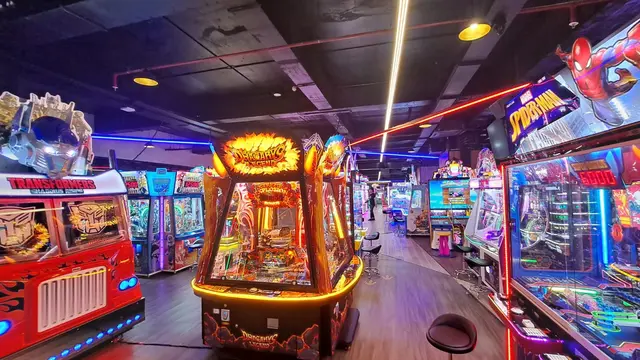 Game Center Lisensi Singapura Baru Buka di Tangerang, Rudi Salim dan ...