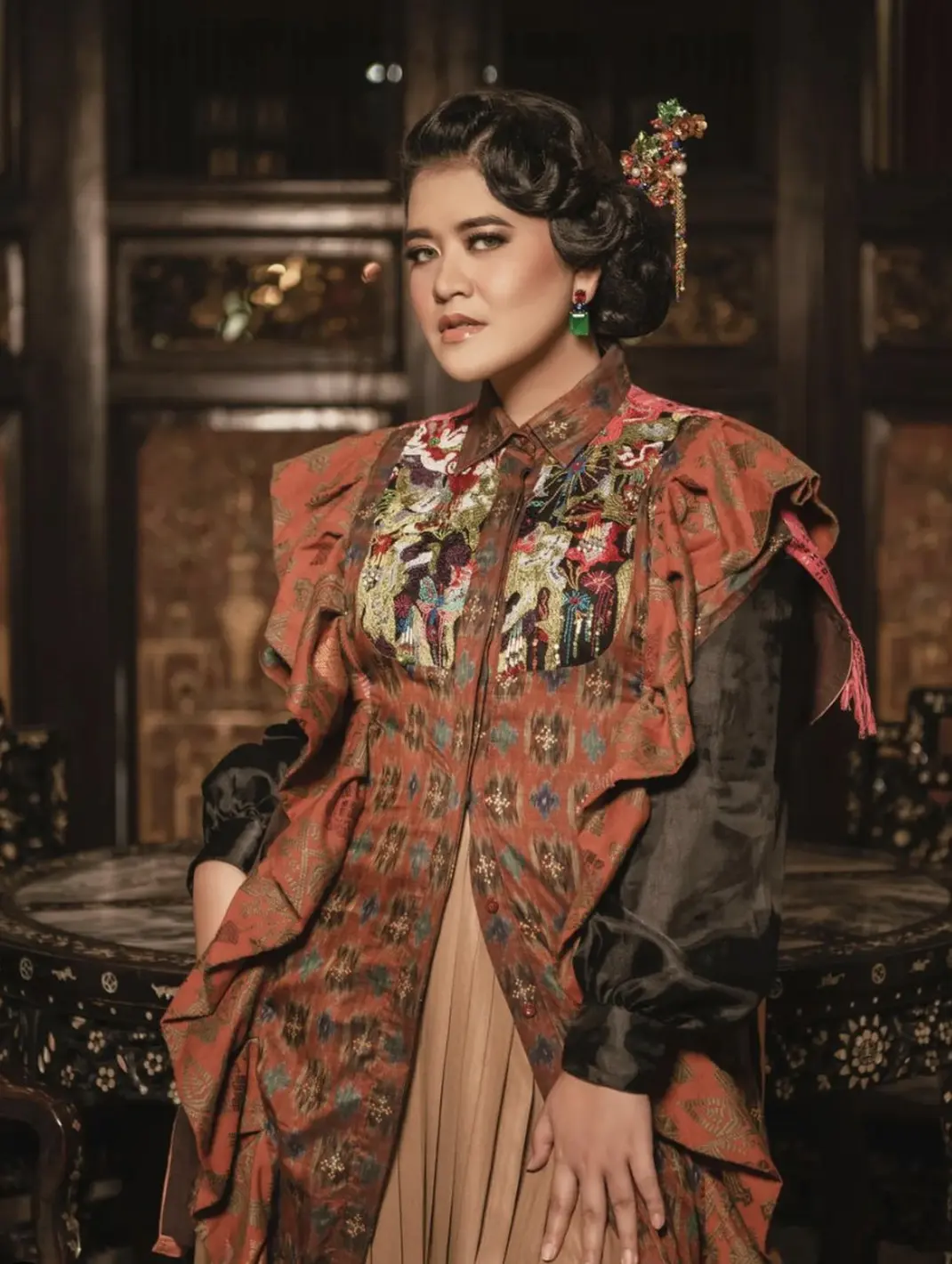 6 Potret Kahiyang Ayu Kenakan Dress Rancangan Desainer Ternama ...