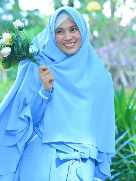 Berhijab Syari, Tiru Gaya 8 Selebriti Ini yang Super Modis - Photo ...