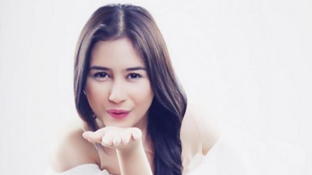 Main Film, Prilly Latuconsina Rela Jadi Kurus dan Hitam - ShowBiz ...
