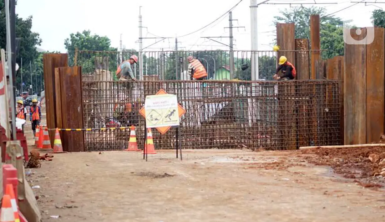 FOTO: Pembangunan Flyover Poltangan Tuai Protes Warga - Foto Liputan6.com
