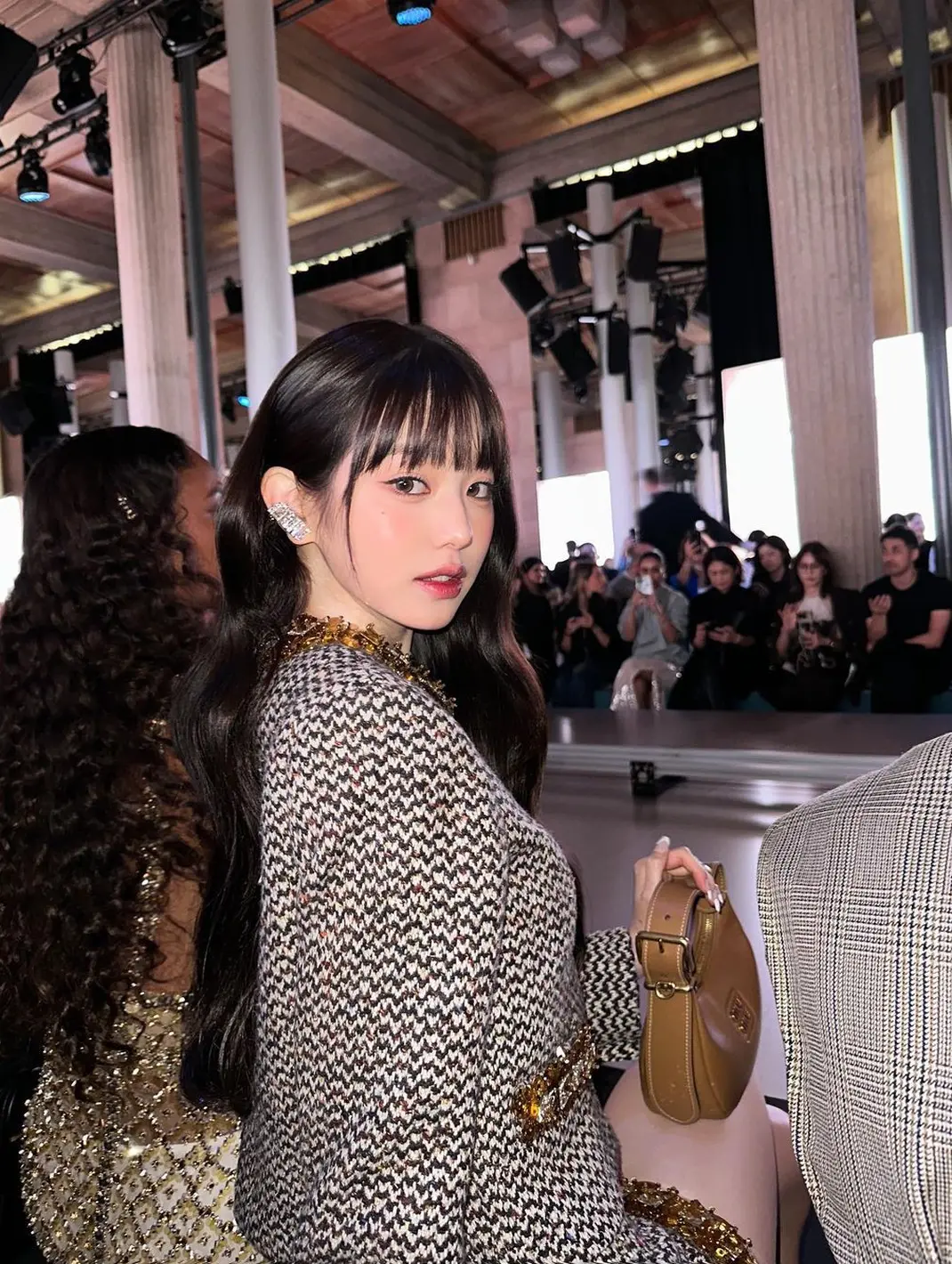 Imut bak Boneka, 8 Potret Jang Wonyoung IVE dengan Poni Baru di Paris Fashion Week - Photo ...