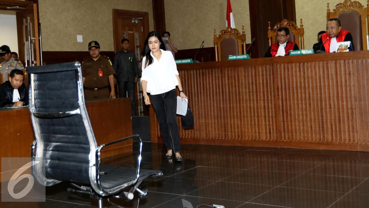 Jessica Ungkit Misteri Plastik dari Suami Mirna ke Rangga Olivier