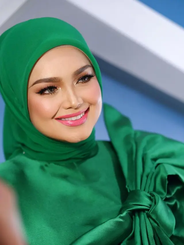 9 Potret Cantik Siti Nurhaliza dalam Busana Aneka Warna, Obati Rindu Fans Indonesia ...