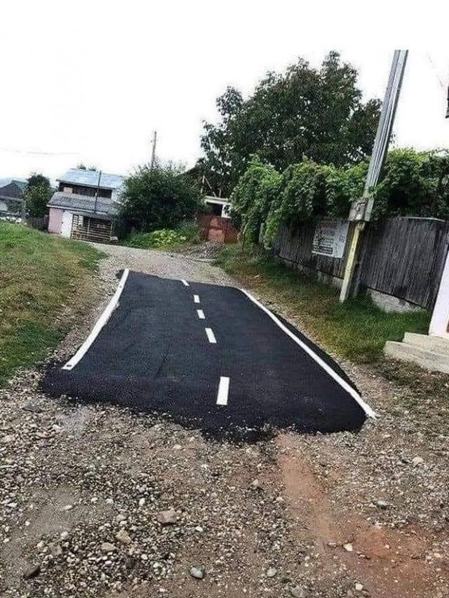8 Potret Hasil Perbaikan Jalan Ini Hasilnya Absurd Banget - Hot ...