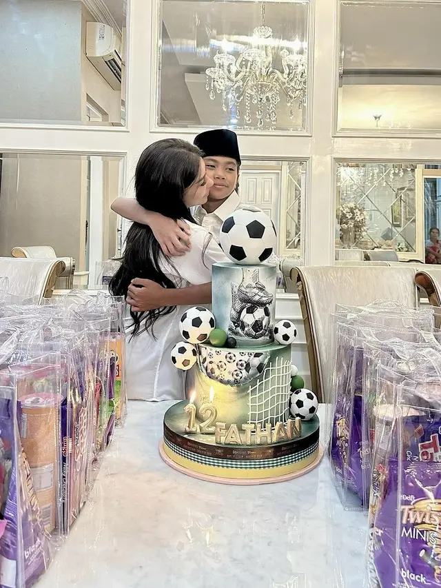 Potret Ulang Tahun Ke-12 Fathan Anak Ketiga Bebizie, Rayakan Ultah ...