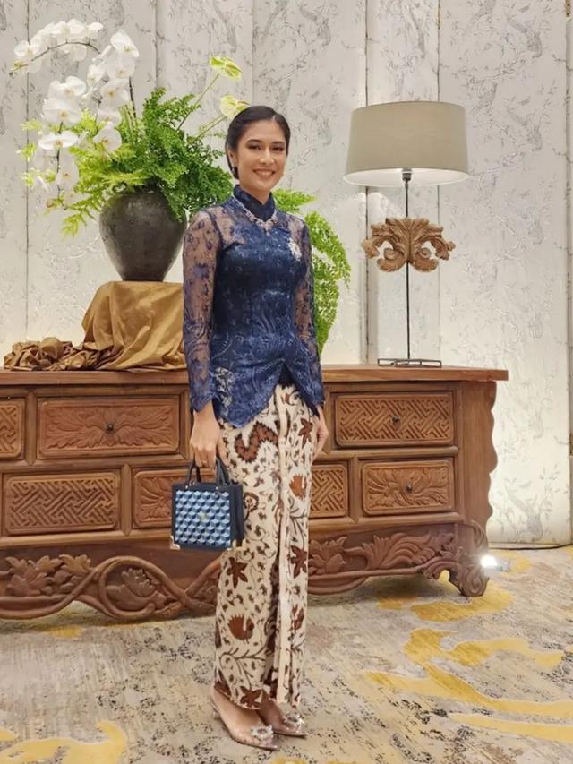 Gaya Elegan Dian Sastrowardoyo Kondangan Pakai Kebaya, Disebut Cocok jadi Ibu Pejabat ...