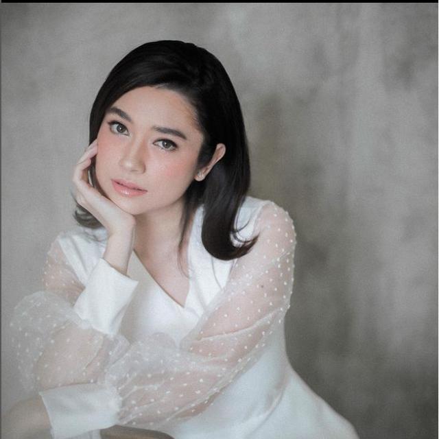 6 Potret Terbaru Amanda Rigby, Dikenal Luas Lewat Sitkom Kejar Tayang ...