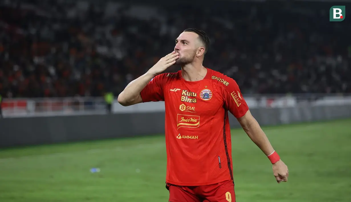 Foto: Selebrasi Emosional Marko Simic Serta Peluk dan Cium dari Riko ...