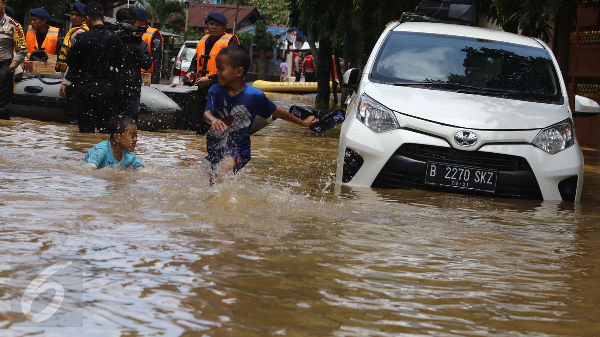 Banjir Kiriman Rendam Kawasan Bukit Duri - Foto Liputan6.com