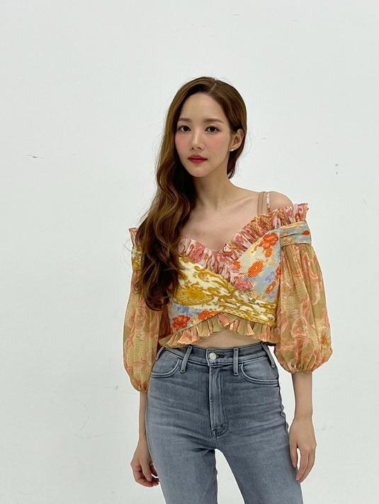 10 Gaya Rambut Panjang Cewek Korea ala Park Min young, Ada Cepol yang ...