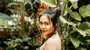 Vania Valencia Pakai Kain Tenun Tradisional, Cantik Natural - Foto Liputan6.com