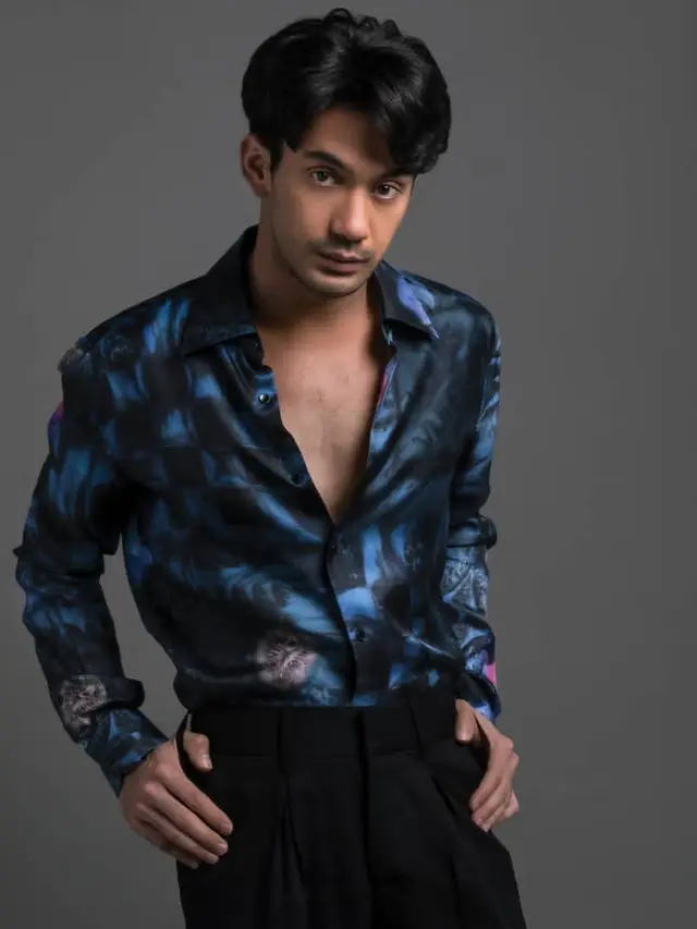 7 Potret Artis yang Tampilannya Macho, Pamer Bulu Dada Lebat - Hot ...