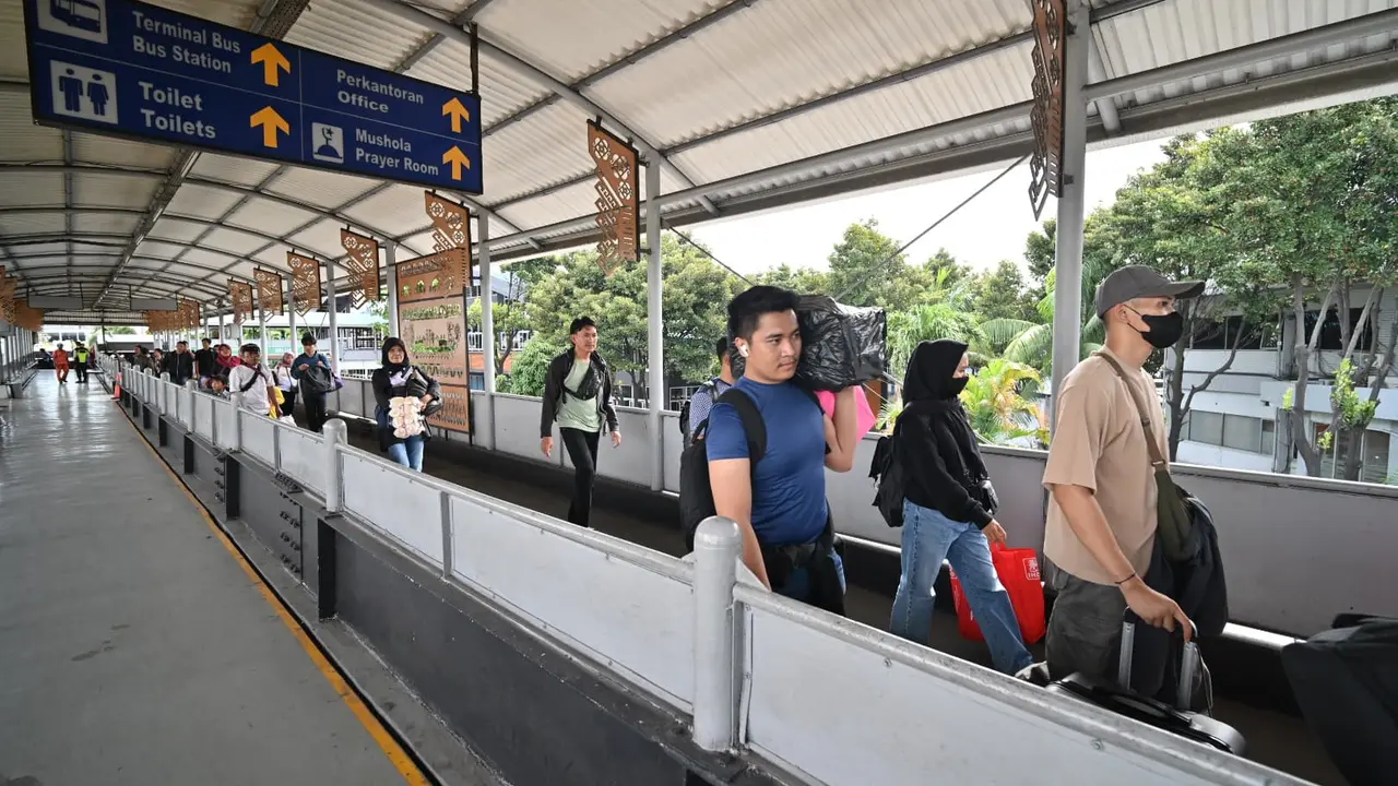 ASDP Longgarkan Aturan Tiket Expired di Pelabuhan Merak - Bisnis ...