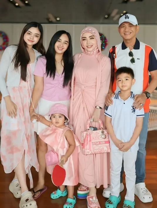Potret Lengkap Bella Shofie Bareng Putri Sambung, Dulu Tak Akur Kini ...