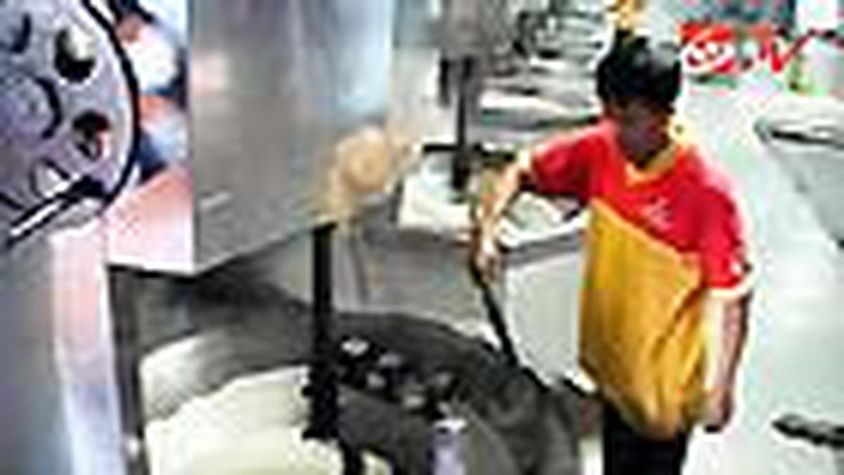 Mengintip Proses Pembuatan Dodol Garut - Video Liputan6.com