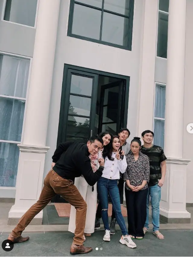 6 Gaya Michelle Ziudith Bareng Pemain Badai Pasti Berlalu, dari Romantis Sampai Kocak - ShowBiz ...